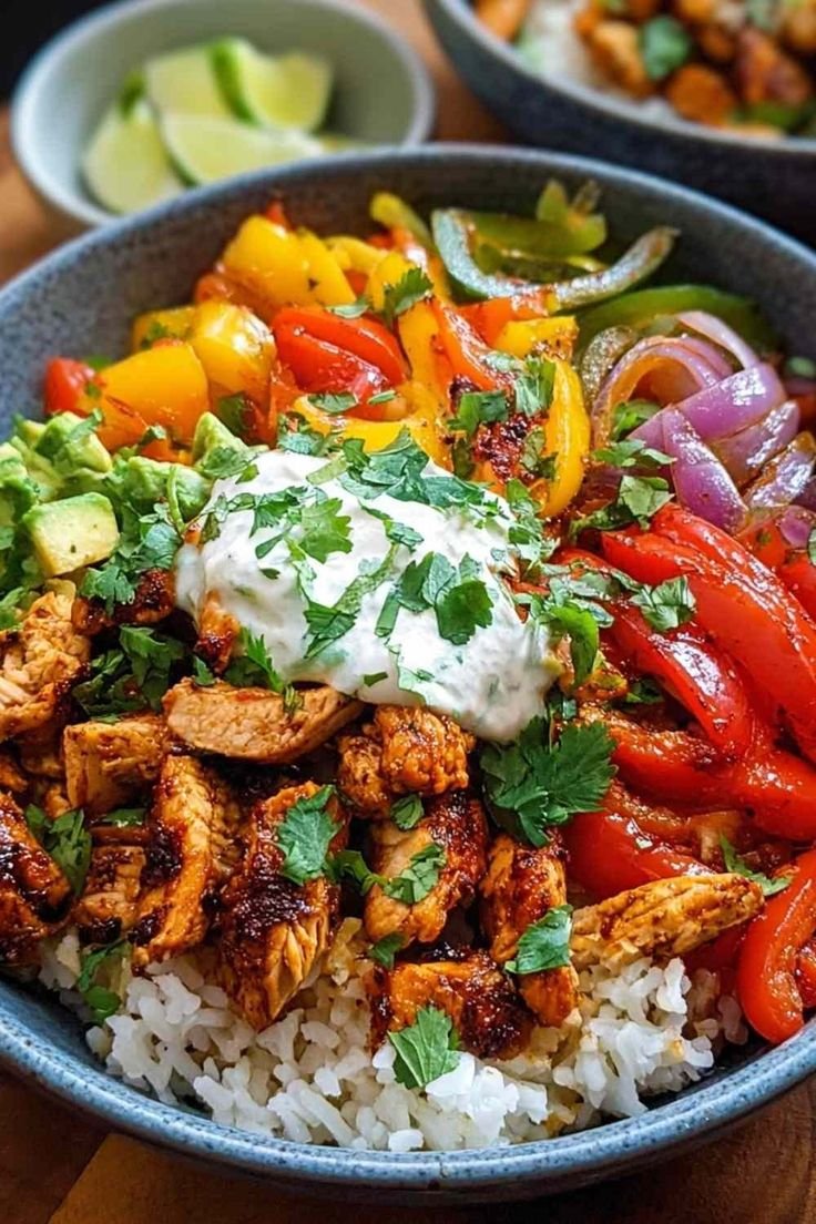High Protein Chicken Fajita Rice Bowl - EASY RECIPES