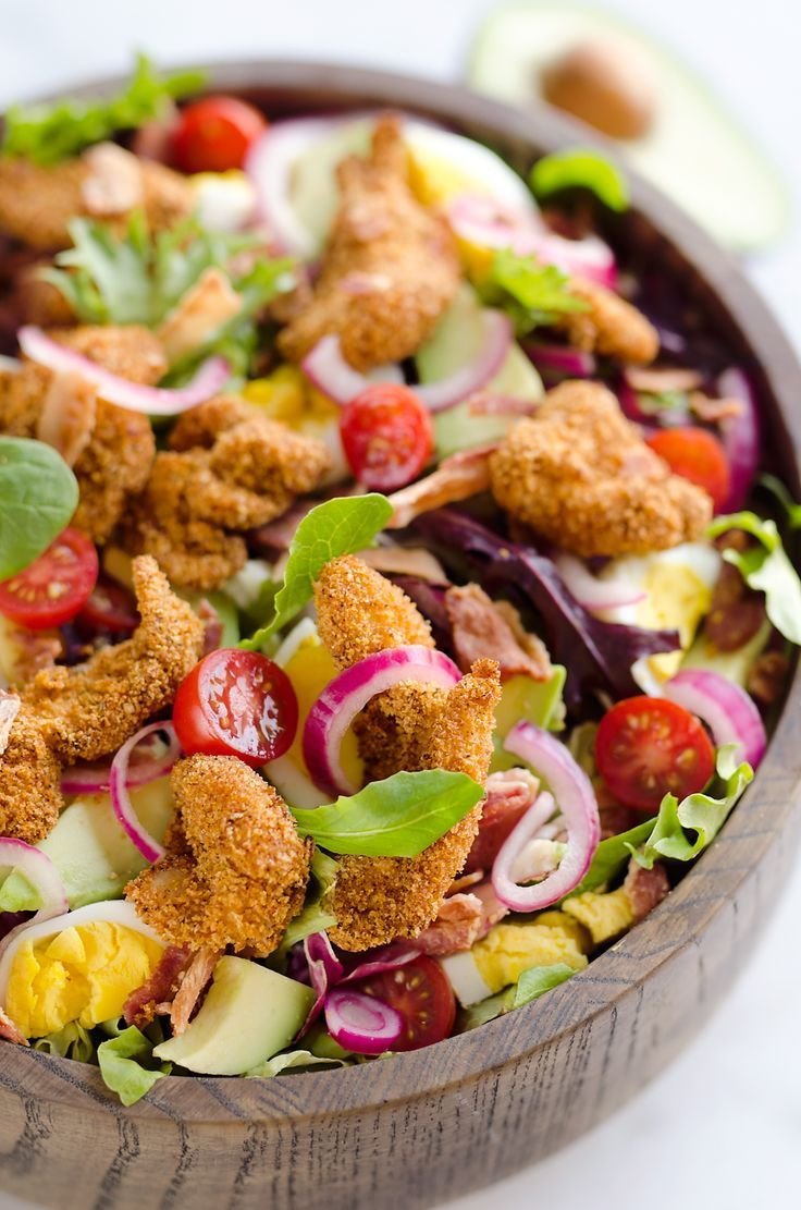Crispy Chicken Avocado Mediterranean Salad - EASY RECIPES