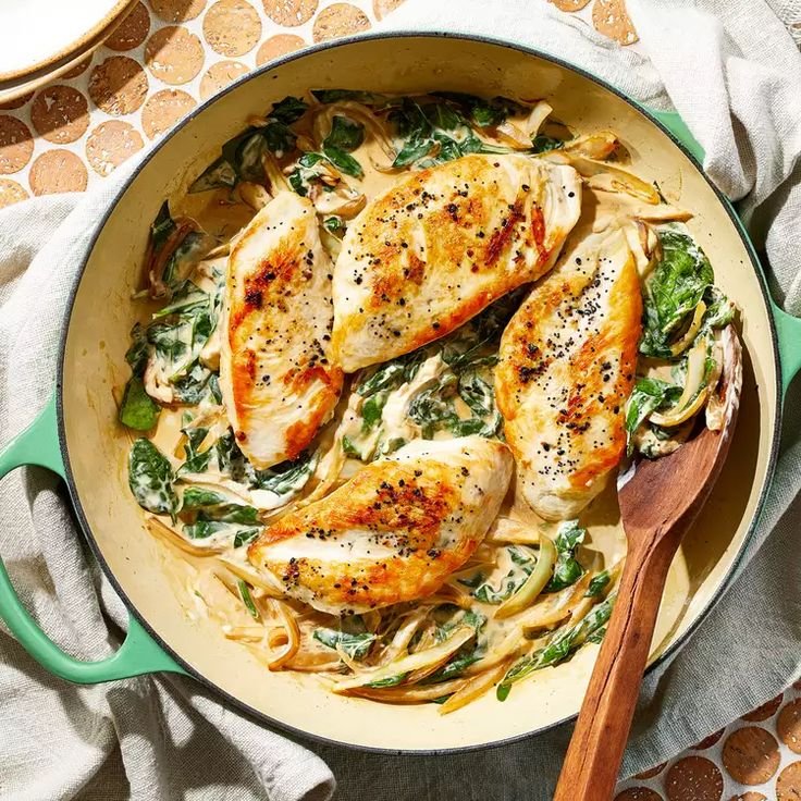 Creamy Mediterranean Chicken & Spinach Skillet - EASY RECIPES